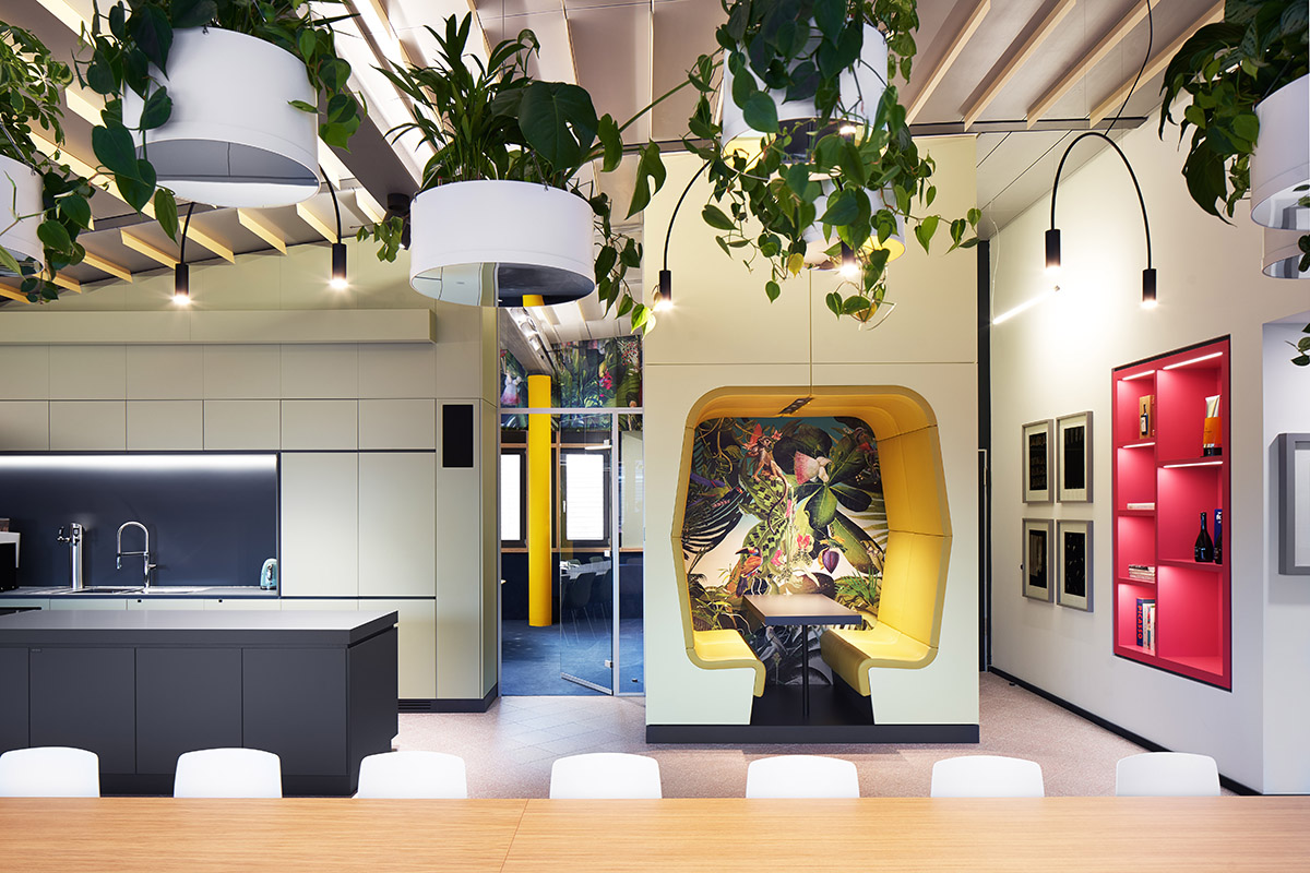 Die Agentur Roman Klis in Herrenberg ist als New Work Office mit ...